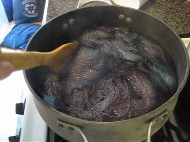 Breaking Grape Kool-Aid on 100% Wool Yarn — All Natural Dyeing